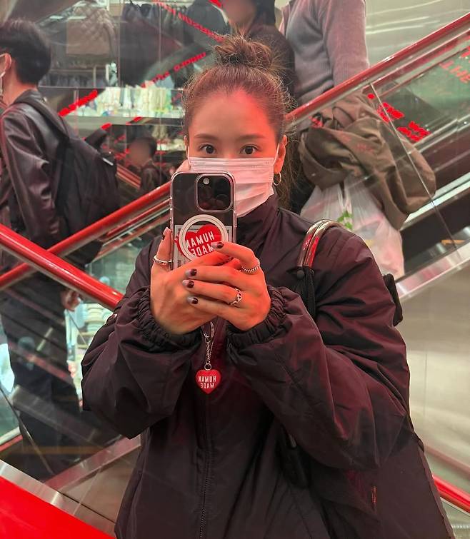 유부녀라고 극비리 비공개 결혼식으로 팬들도 몰랐던 여배우의 일상룩 투데이 셀럽패션