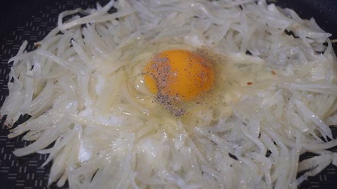 감자와 계란은 이렇게 드세요 바삭한 식감에 가족 모두 놀랍니다 꿀하우스
