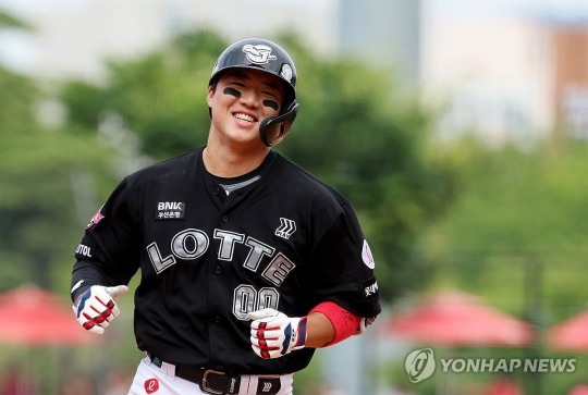 롯데의 10년 대계 포수 손성빈의 느린 부활