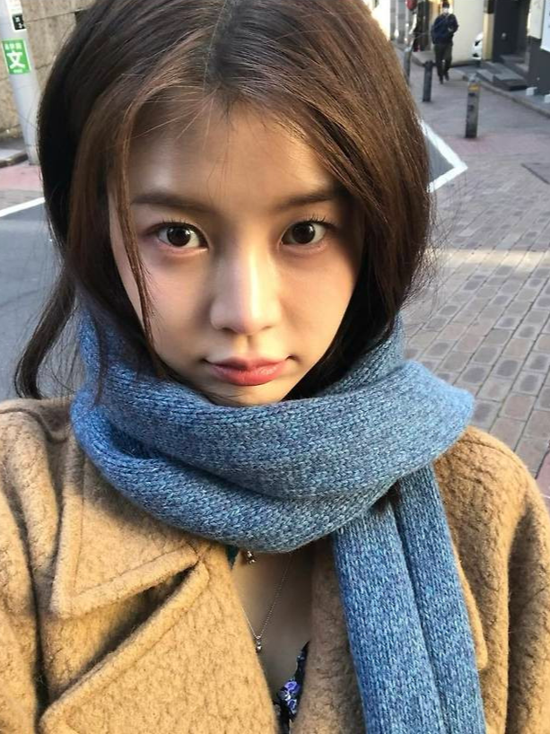 신세계 출신 그녀 테디코트 하나로 도쿄에서 분위기 압도 완벽한 여행룩 스타와 라이프