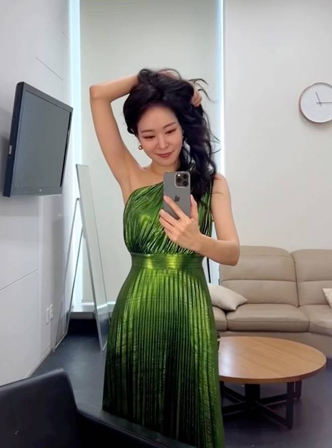 미자, 42세 169Cm 49Kg 드레스 퍼레이드! 옷 태나는 슬림 드레스룩 | 패션엔