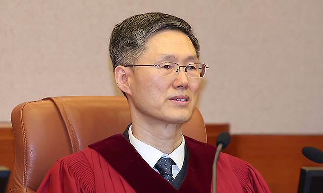 ‘댓글 조작사진이라는데도 보수단체 문형배 자택 앞 시위