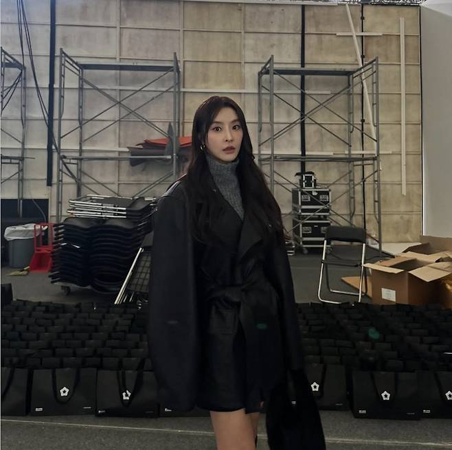 5년째 만나고 있지만결혼은 No 유명 가수와 오랜 관계 지속중인 여배우 숏코트룩 스타와 패션