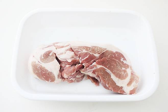 이것만 넣으면 실패없이 물없이 맛있는 수육 만들 수 있습니다 라비키친 주부요리