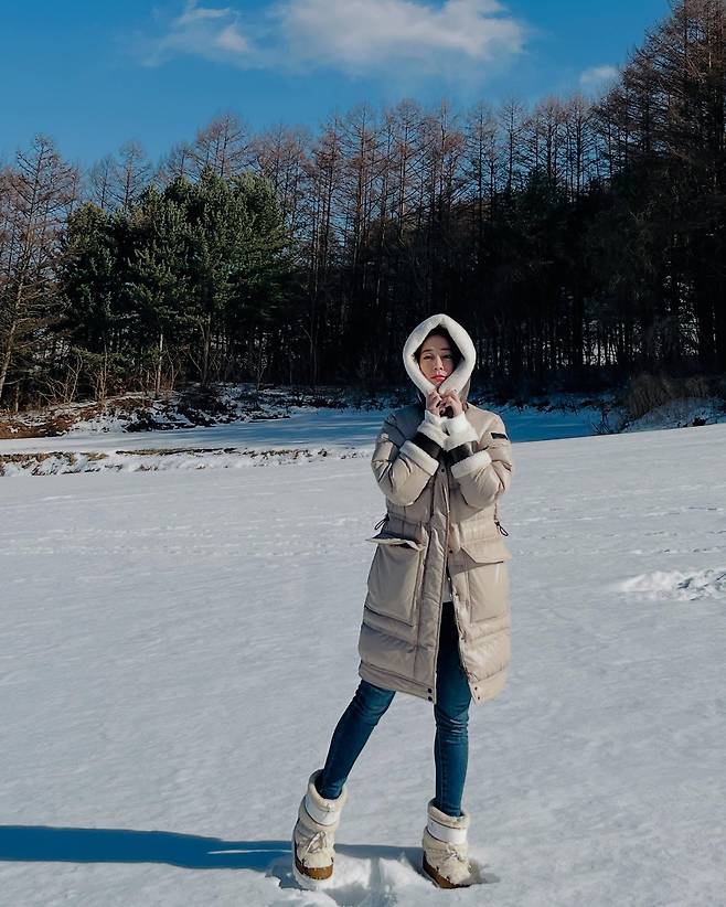 이민정 43살 맞아 롱패딩 입어도 날씬한 완벽 몸매 스타픽