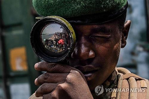 우간다군 민주콩고 동북부 이투리주 주도 진입