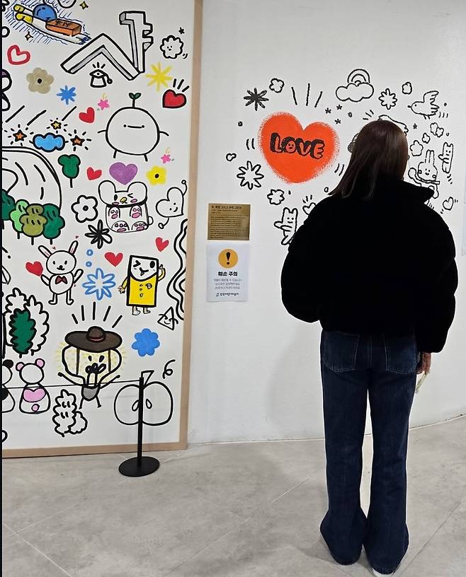 송가인 선물만 하진 않아 나를 위한 프라다 패딩 꼭 껴입고 청순미모 뽐낸 데님룩 뷰티는 내운명