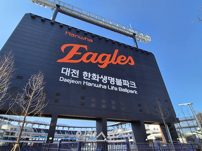 비대칭 몬스터월 국내 최초 인피니티 풀개장 앞둔 대전 신구장 Is 대전