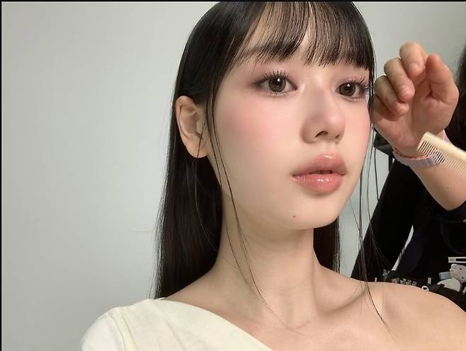 안유진 연습생 시절부터 친했던 미모의 여가수 여리여리 원숄더 비주얼 대본은 내운명