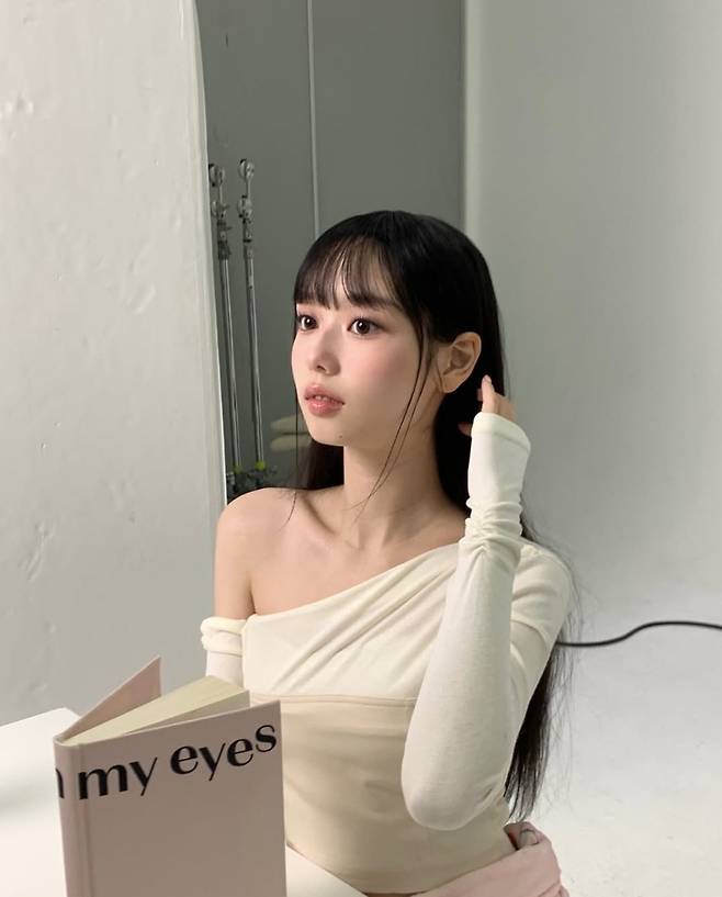 안유진 연습생 시절부터 친했던 미모의 여가수 여리여리 원숄더 비주얼 대본은 내운명