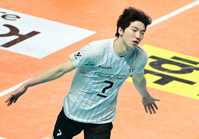 허수봉레오 50득 폭발파죽지세 현대캐피탈 역대 최단기 정규리그 1위 확정