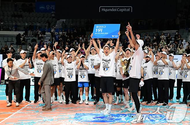 현대캐피탈 7년 만에 정규리그 1위