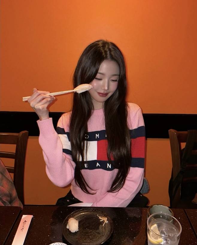 장원영 휴가에 노을이 딱 핑크 셀렉 타미걸 석양에 물든 러블리 청순 니트룩 뷰티는 내운명