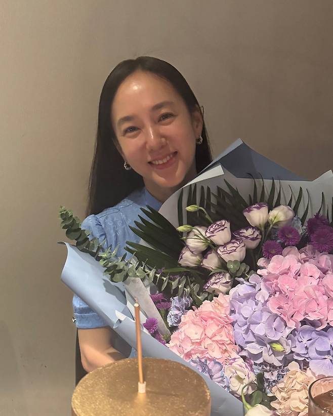 박주미 52살 맞아 쉬폰블라우스 입고 꽃보다 아름다운 미모 스타픽