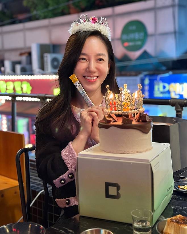 박주미 52살 맞아 쉬폰블라우스 입고 꽃보다 아름다운 미모 스타픽