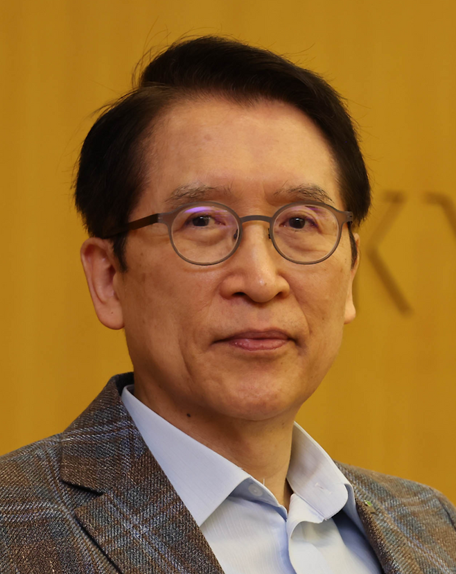 신창재 교보생명 회장 풋옵션 분쟁 관련 투자자 자금 돌려주기 본격 시작 ··· 이자부담만 수백억 달할듯”