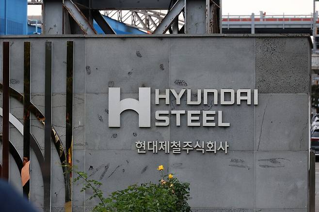 현대제철 노조 파업에 창사 이래 첫 직장 폐쇄 단행