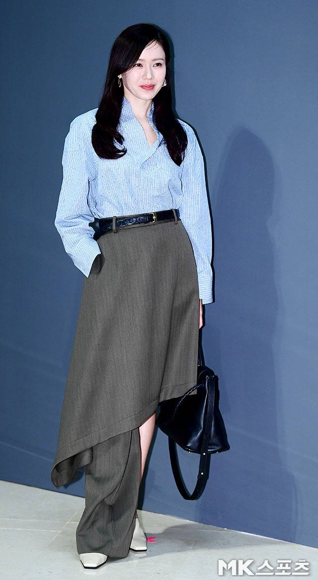 손예진 43세 맞아 165cm 믿기지않는 8등신 비율 치트키 아방가르드 롱스커트룩 뷰티는 내운명