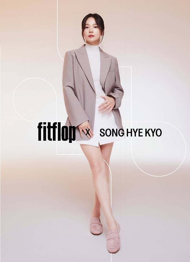 송혜교 하의실종이 시크 슈즈와 재킷으로 끝낸 세련된 절제미 드뮤어룩 패션엔