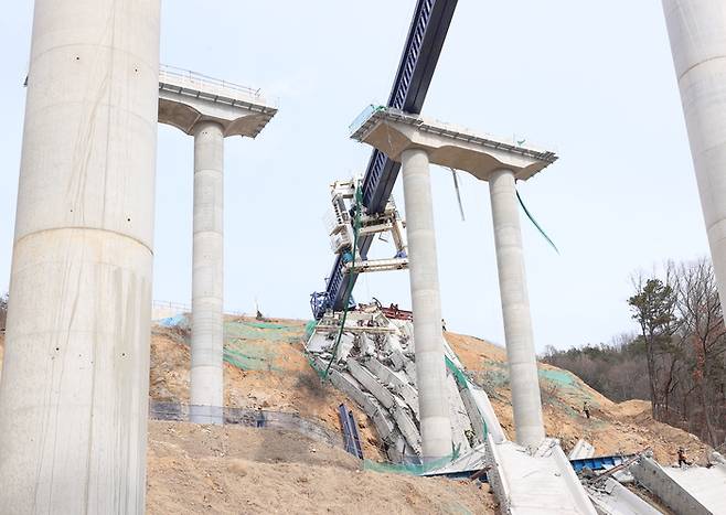 김동연 경기지사 고속도로 붕괴현장 찾아 인명구조 최우선” 당부