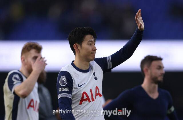 '토트넘 역사상 최고 미드필더가 선정' 토트넘 역대 베스트11…EPL 70-70 대기록 손흥민이 없다