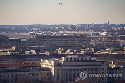 참사 방지 새 규정에트럼프 헬기 뜨면 줄줄이 연착·회항