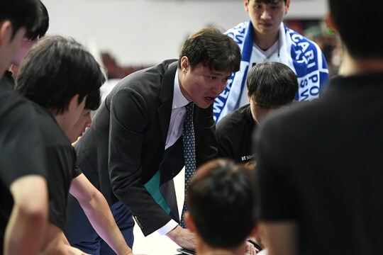 경기 후 송영진 Kt 감독 3쿼터에 나선 선수들이 너무 잘해줬다” 김상식 정관장 감독 우려했던 결과가 발생했다”