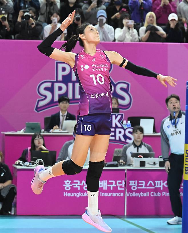 공격 성공률 5312 리시브 효율 60 디그 성공률 9375은퇴 선언한 선수 기록 맞아 이래서 우리는 김연경을