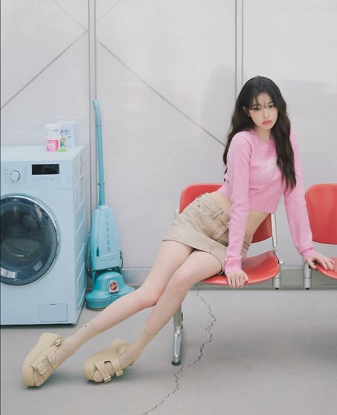 장원영 각도 따윈 의미없어 173cm 45kg 실감나는 여신핏 데님 미니스커트룩 뷰티는 내운명