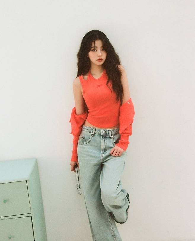 장원영 각도 따윈 의미없어 173cm 45kg 실감나는 여신핏 데님 미니스커트룩 뷰티는 내운명