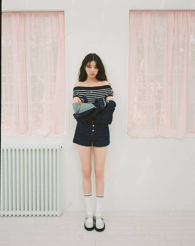 장원영 각도 따윈 의미없어 173cm 45kg 실감나는 여신핏 데님 미니스커트룩 뷰티는 내운명