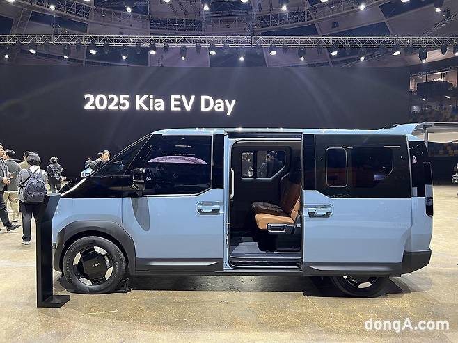 영역 넓히는 전동화 뚝심 ‘2025 기아 EV데이’… EV4부터 PBV까지 ‘EV종합선물세트’ 첫선