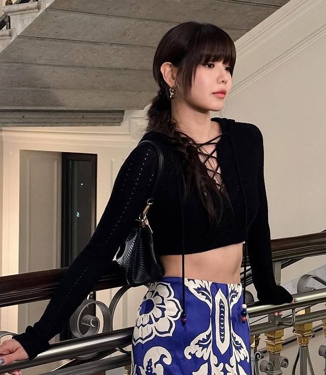 소녀시대 수영 밀라노 홀린 에트로 여신 페이즐리 스커트로 뽐낸 리조트룩 패션엔