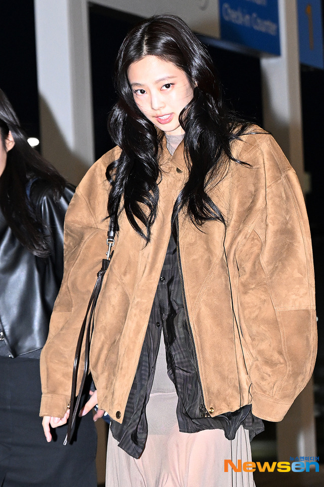 블핑 제니 작정했네 속 다 비치는 시스루 반전 매치‥보헤미안 그 자체