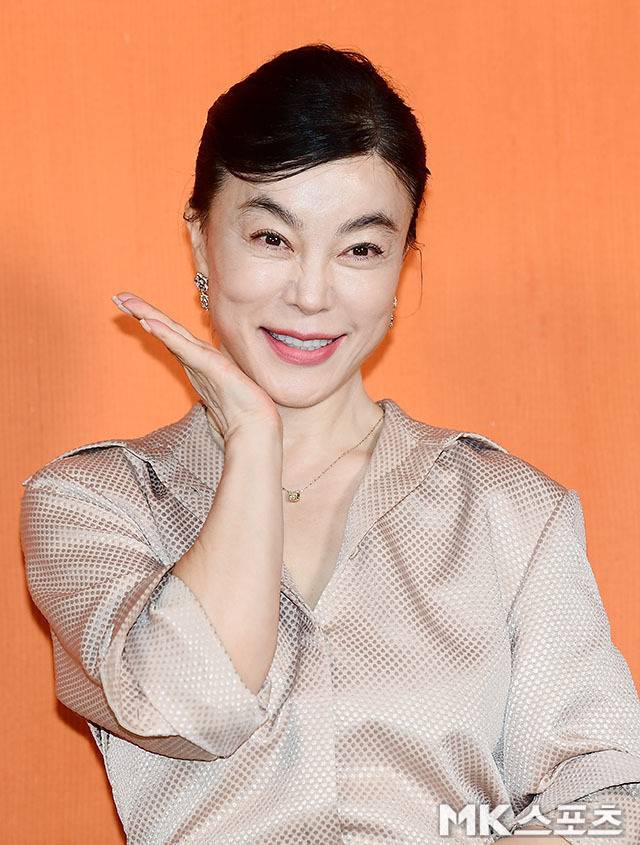 엄청난 대식가 맛있게 먹으면 0칼로리 명언 남긴 ‘64세 여배우의 드레스 룩 스타와 패션