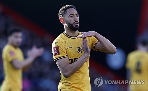 황희찬 동료 이렇게 난폭했나 이성 잃고 펀치발길질박치기로 퇴장멍청한 짓 선배도 맹비난