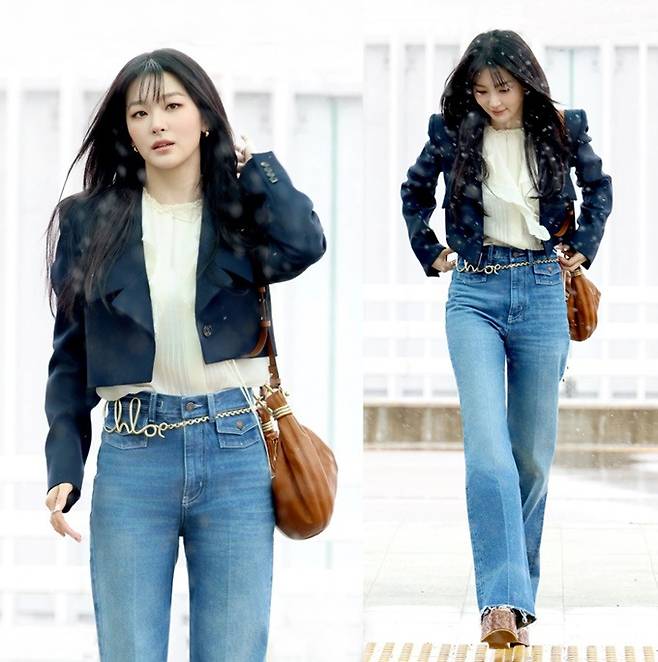 레드벨벳 슬기 눈이 펑펑 크롭 재킷과 청바지 화보같은 파리 출국길 패션엔