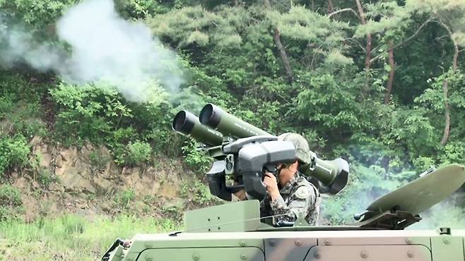 전세계가 한국에게 깜짝 놀란 이유 사거리 25km 최강 한국의 대전차 미사일 현궁 발사 군사돋보기