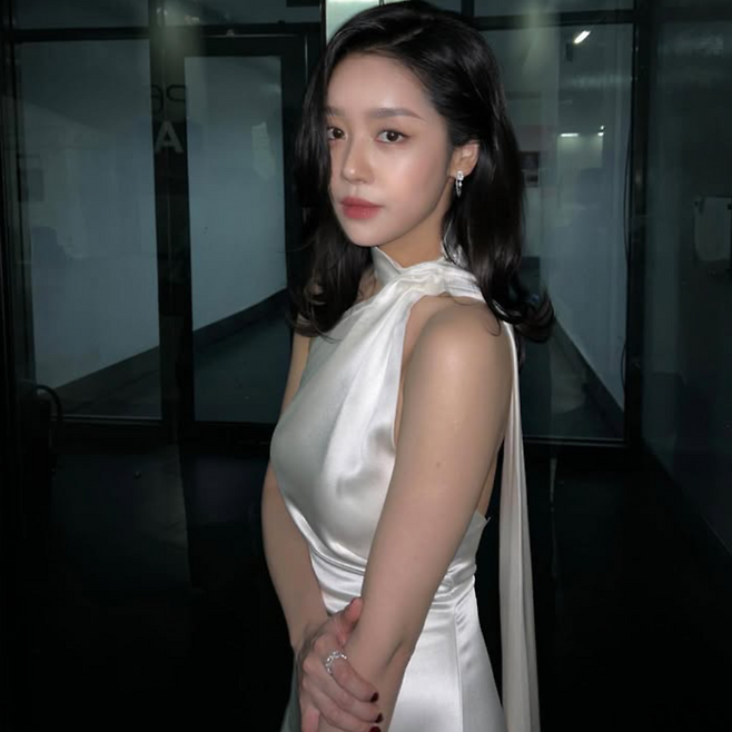 길거리 캐스팅 폭발했던 ‘금수저 미모 여배우 정체는 패션이 궁금해