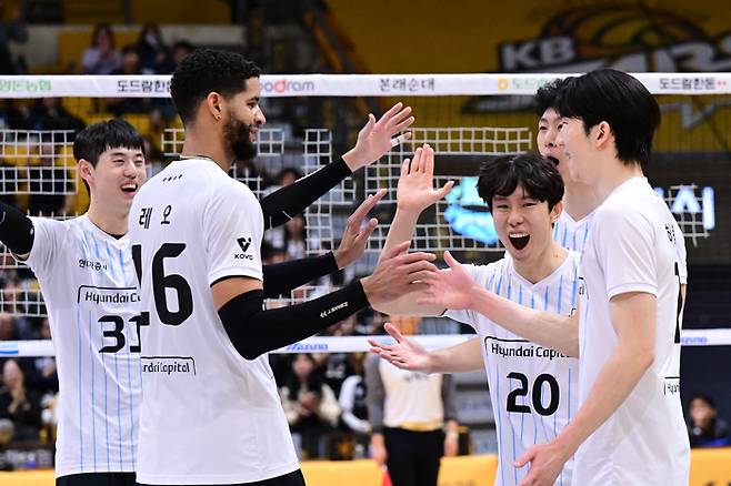 정규리그 Mvp 김연경 수상은 확실 영플레이어상은 한태준 김다은 유력남자부는 레오vs허수봉 집안싸움
