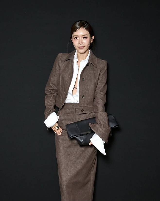 채정안 셋 다 같은사람 밀라노 밤낮으로 홀린 3色 치마의 무한 변주 패셔니스타 룩 뷰티는 내운명
