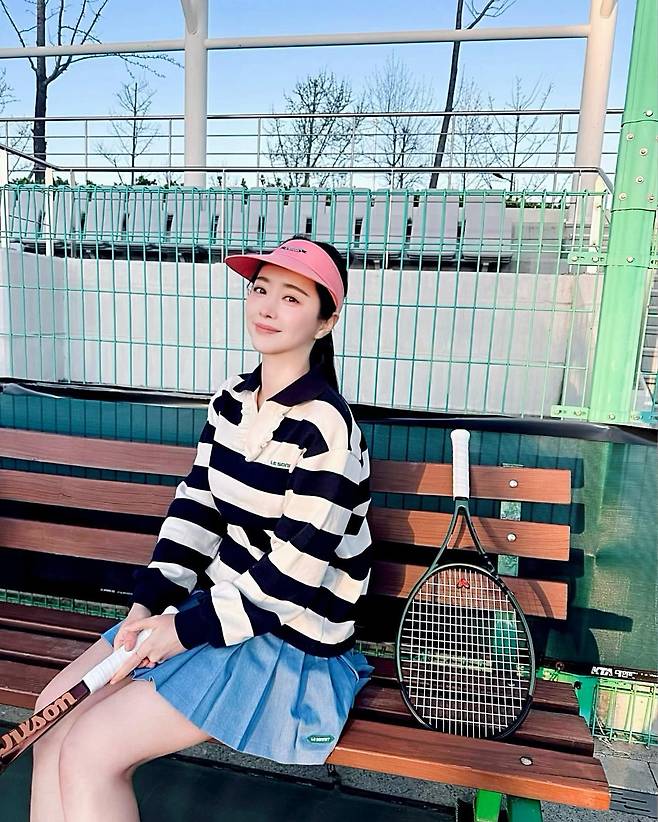 대륙의 여신 성형 고백 후 공항에서 난감한 상황 화제 된 여배우 일상룩 라이프업