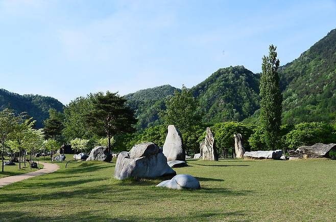 평창군 캠핑 명소 바위공원 겨울 휴장 마치고 재개장