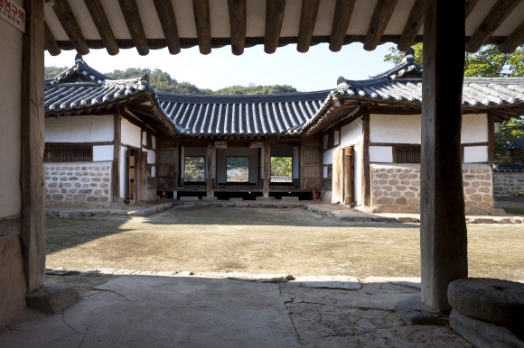 마당을 수직으로 쌓아 올리고 연결하다 노은주·임형남의 K건축 이야기