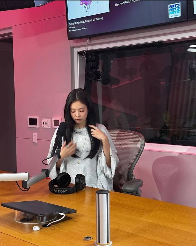 블랙핑크 제니 La 하의실종 이불이야 티셔츠야 마네킹 비율 뽐낸 미니룩 뷰티는 내운명