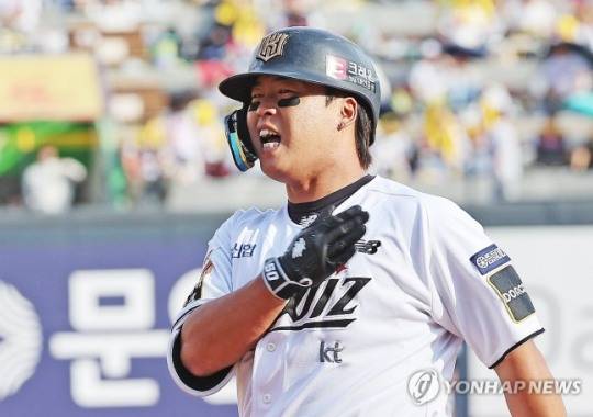 SSG 김광현, 30억 연봉으로 KBO 역대 최고액 경신... 류현진·이대호 기록 넘어