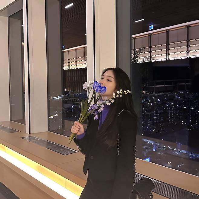 연예인 가족 부모님 사진에 네티즌 놀라움 폭발한 여가수일상룩 라이프업