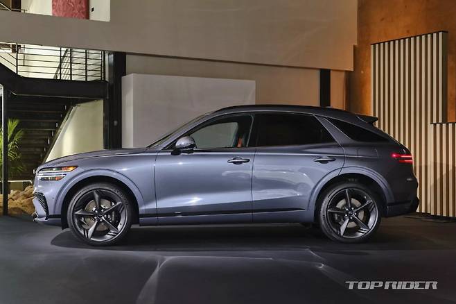 제네시스 GV70 자신감? 미국서 BMW X3 가격에 근접 | 탑라이더