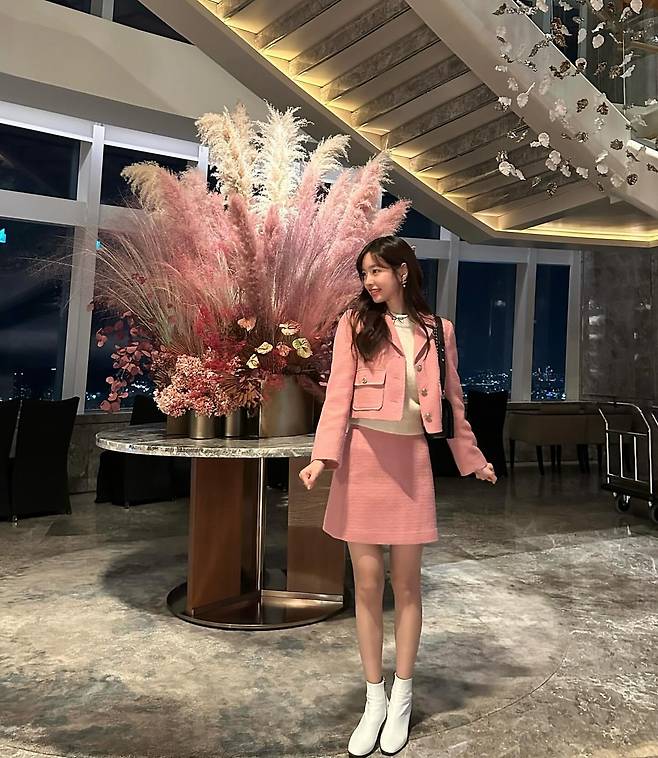 백댄서에서 톱배우로 반전 이력 화제된 여배우 일상룩 라이프업