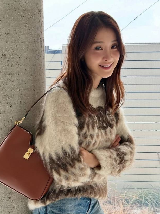 군대 다녀오고 신인상까지 체력·승부욕 끝판왕 여배우 포근한 니트데님룩 대본은 내운명